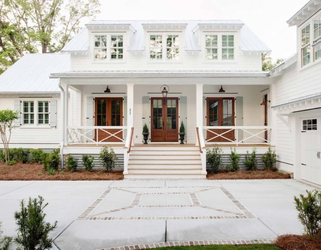 35 White House Exterior Ideas with Wood Accents and Black Trim - Decor Rio