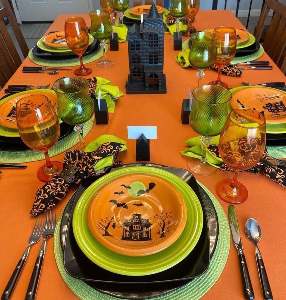 40 Elegant Halloween Table Decor Ideas for Your Spooky Party - Decor Rio