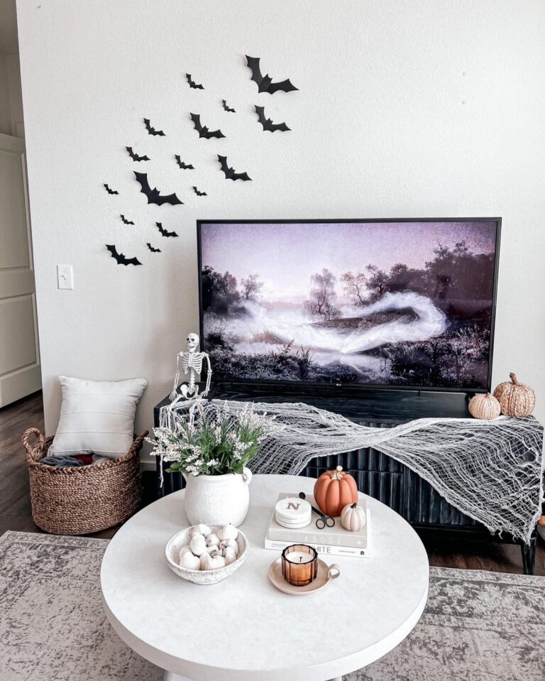 32 Spooky Halloween Living Room Decor Ideas for a Cozy Home - Decor Rio
