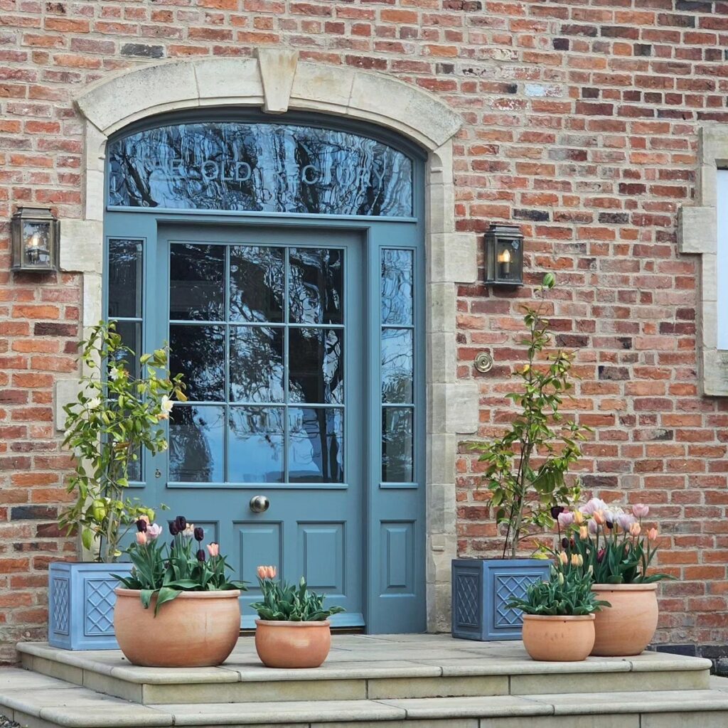 31 Dazzling Door Color Schemes to Instantly Boost Curb Appeal - Decor Rio