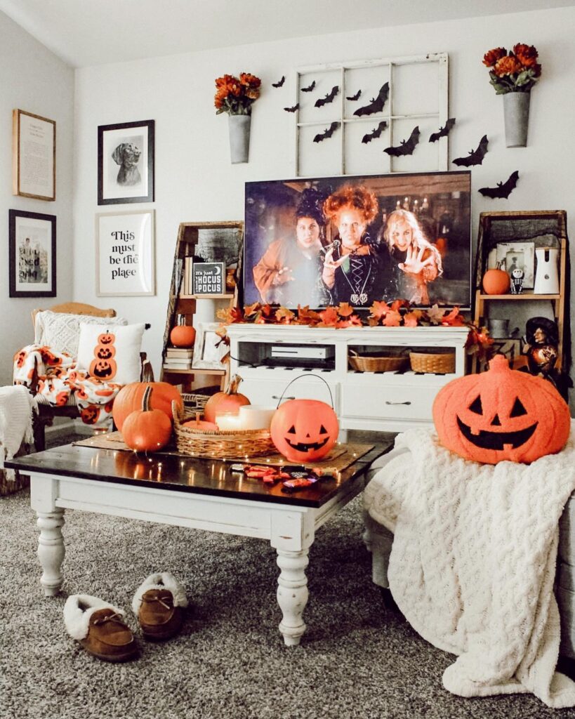 32 Spooky Halloween Living Room Decor Ideas for a Cozy Home - Decor Rio