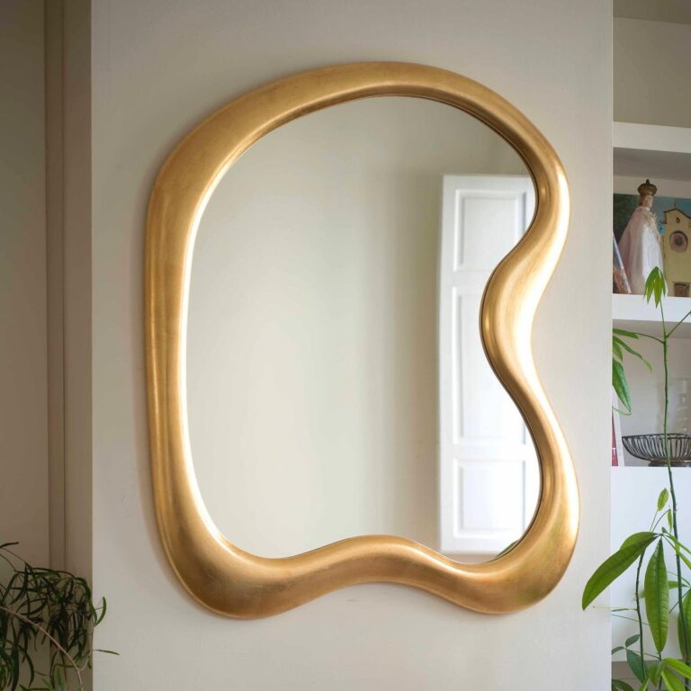 28 Chic Ways to Style Your Home with Gold Mirrors - Decor Rio