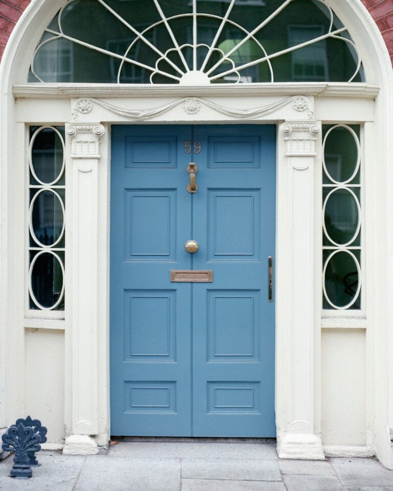 31 Dazzling Door Color Schemes to Instantly Boost Curb Appeal - Decor Rio