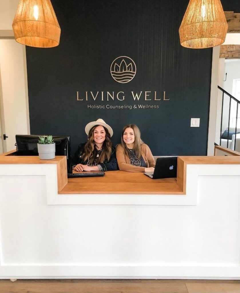 36 Front Desk Designs to Innovate Your Welcome Space - Decor Rio