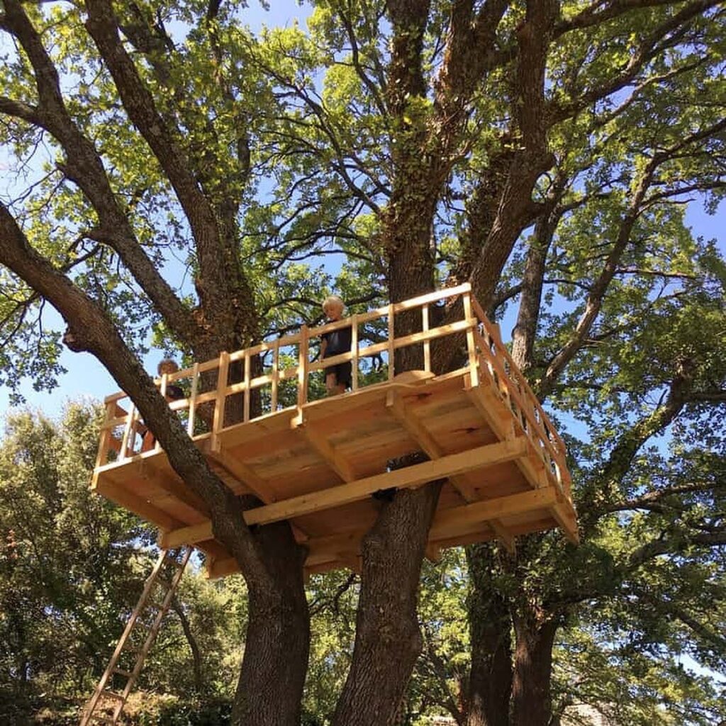 25 Treehouse Ideas for Kids: Creative Backyard Adventures - Decor Rio