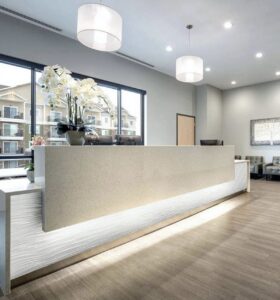 36 Front Desk Designs to Innovate Your Welcome Space - Decor Rio