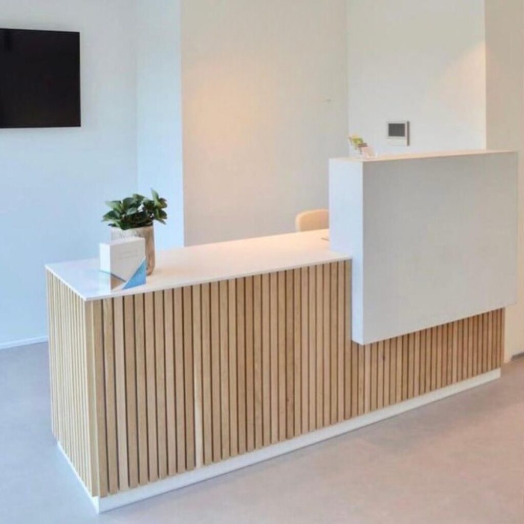 36 Front Desk Designs to Innovate Your Welcome Space - Decor Rio