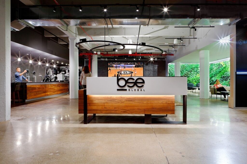 36 Front Desk Designs to Innovate Your Welcome Space - Decor Rio