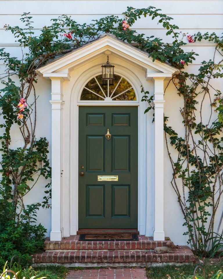 31 Dazzling Door Color Schemes to Instantly Boost Curb Appeal - Decor Rio