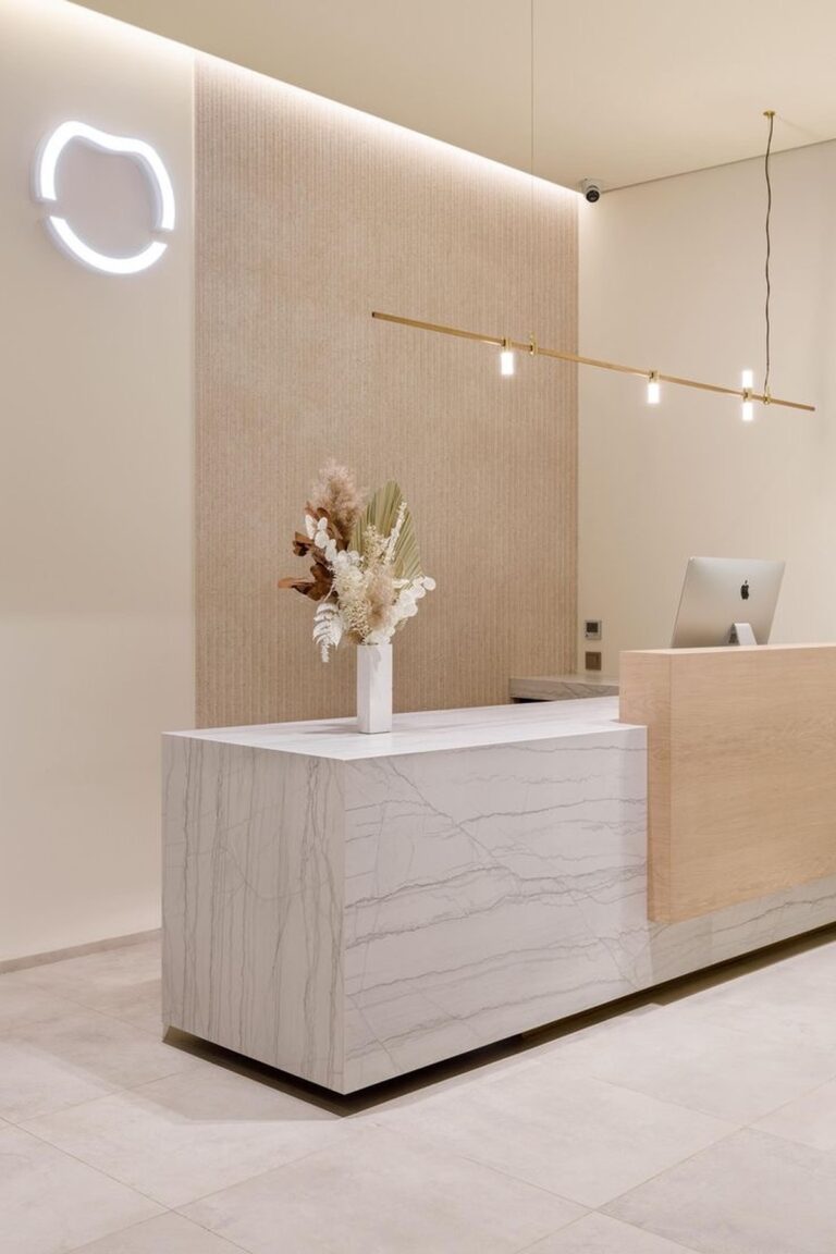 36 Front Desk Designs to Innovate Your Welcome Space - Decor Rio